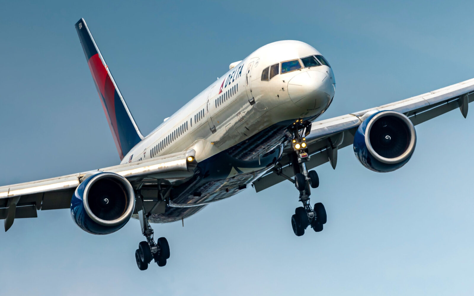 Delta B757 aircraft loses front nose wheel before takeoff - AeroTime