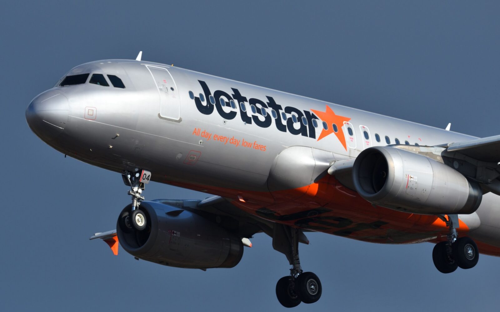 Four Jetstar cabin crew hospitalized due to fumes on flight - AeroTime