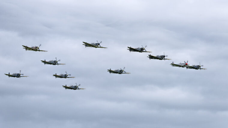 Spitfire-Formation.jpg - AeroTime