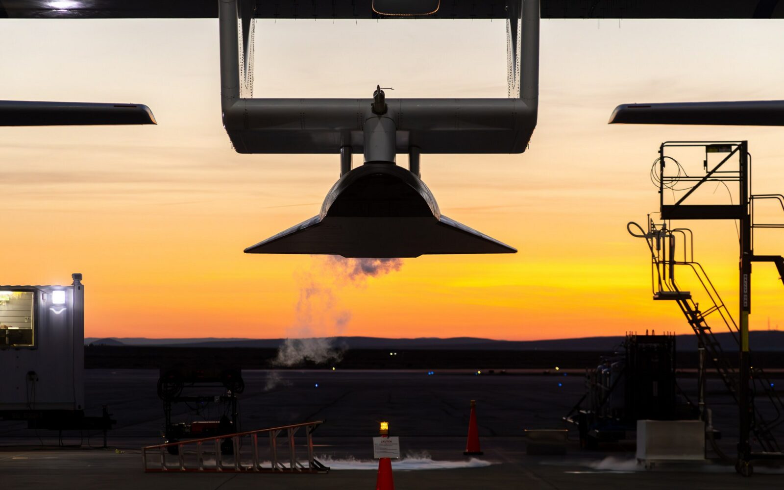 Stratolaunch hypersonic aircraft blasts off from mothership