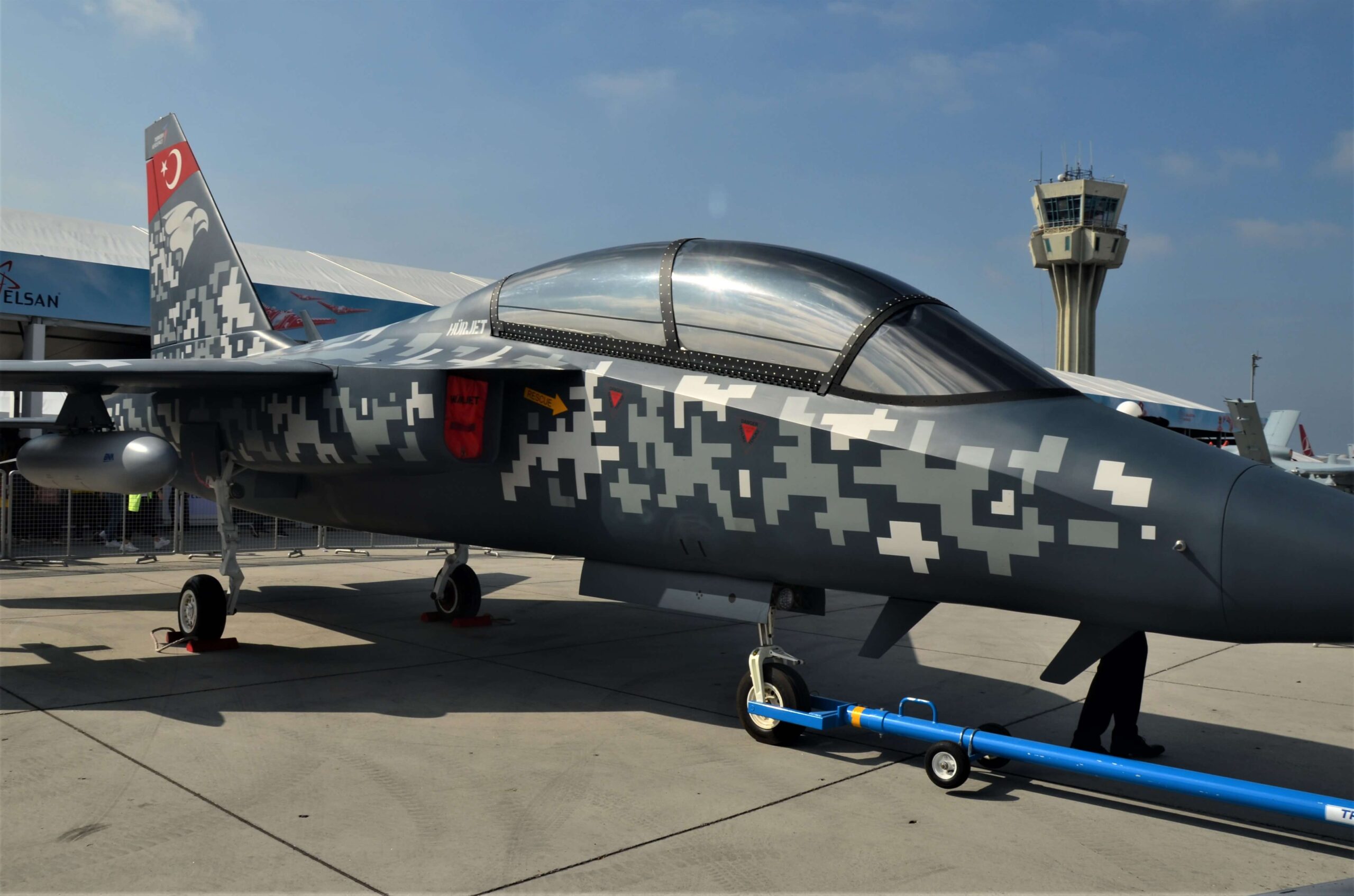 Turkey‘s Hürjet supersonic jet trainer performs taxi tests - AeroTime