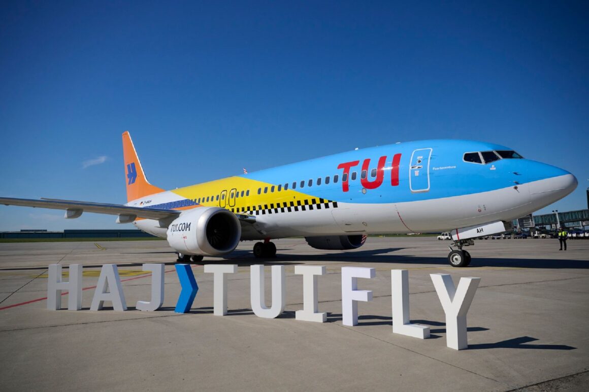 TUI fly Boeing 737-8 painted with special celebratory livery