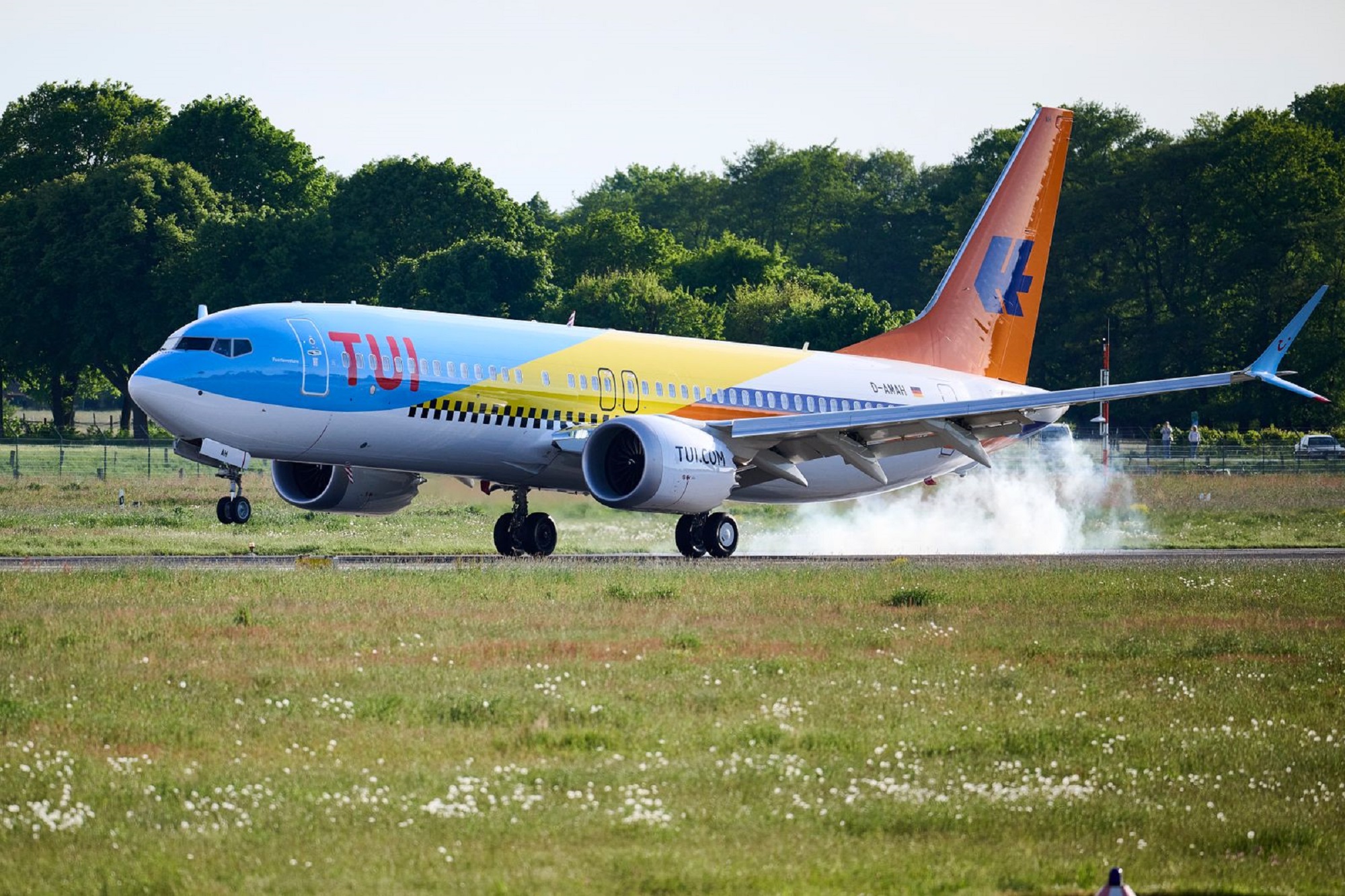 TUI fly Boeing 737-8 painted with special celebratory livery