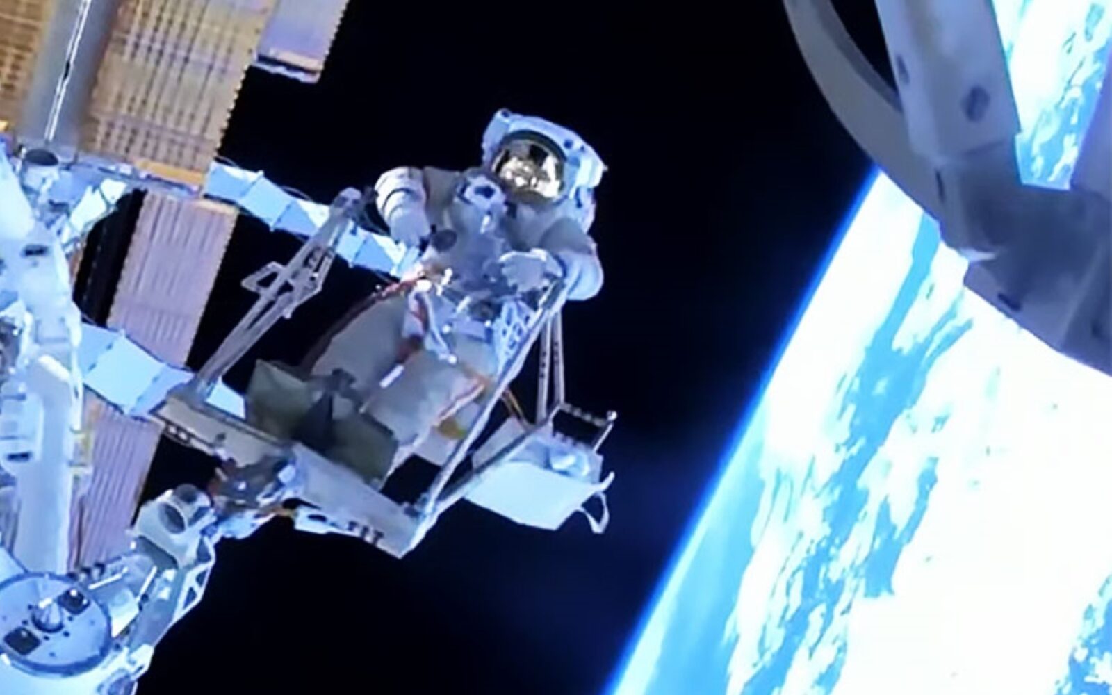First cosmonaut rides European Robotic Arm on ISS: video