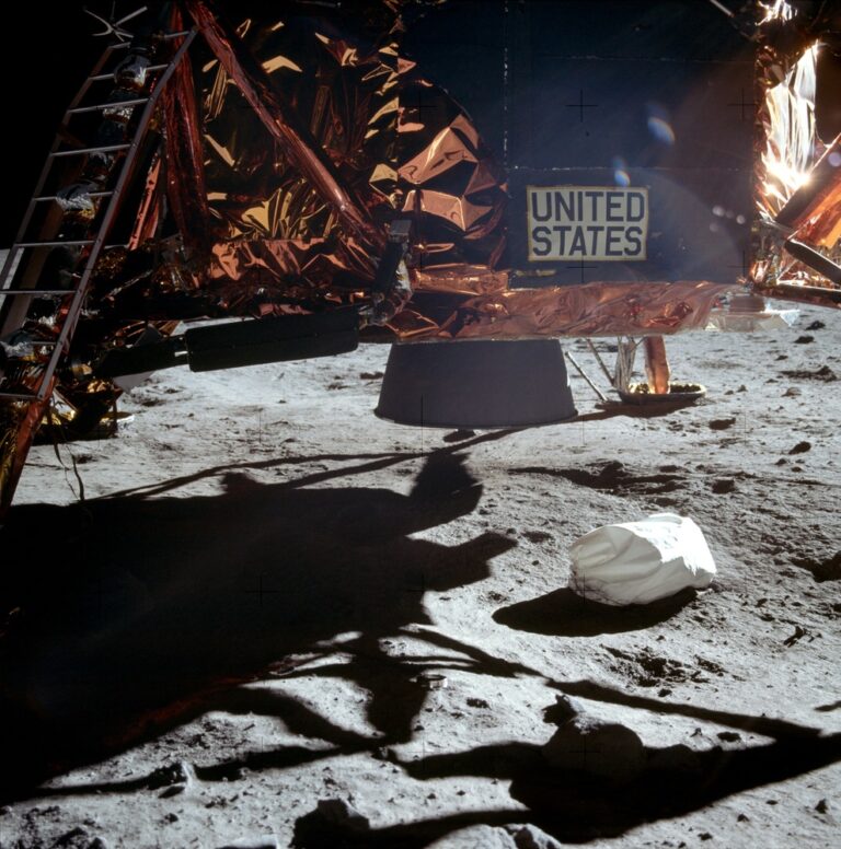 Space debris: how much trash have we left on the Moon?