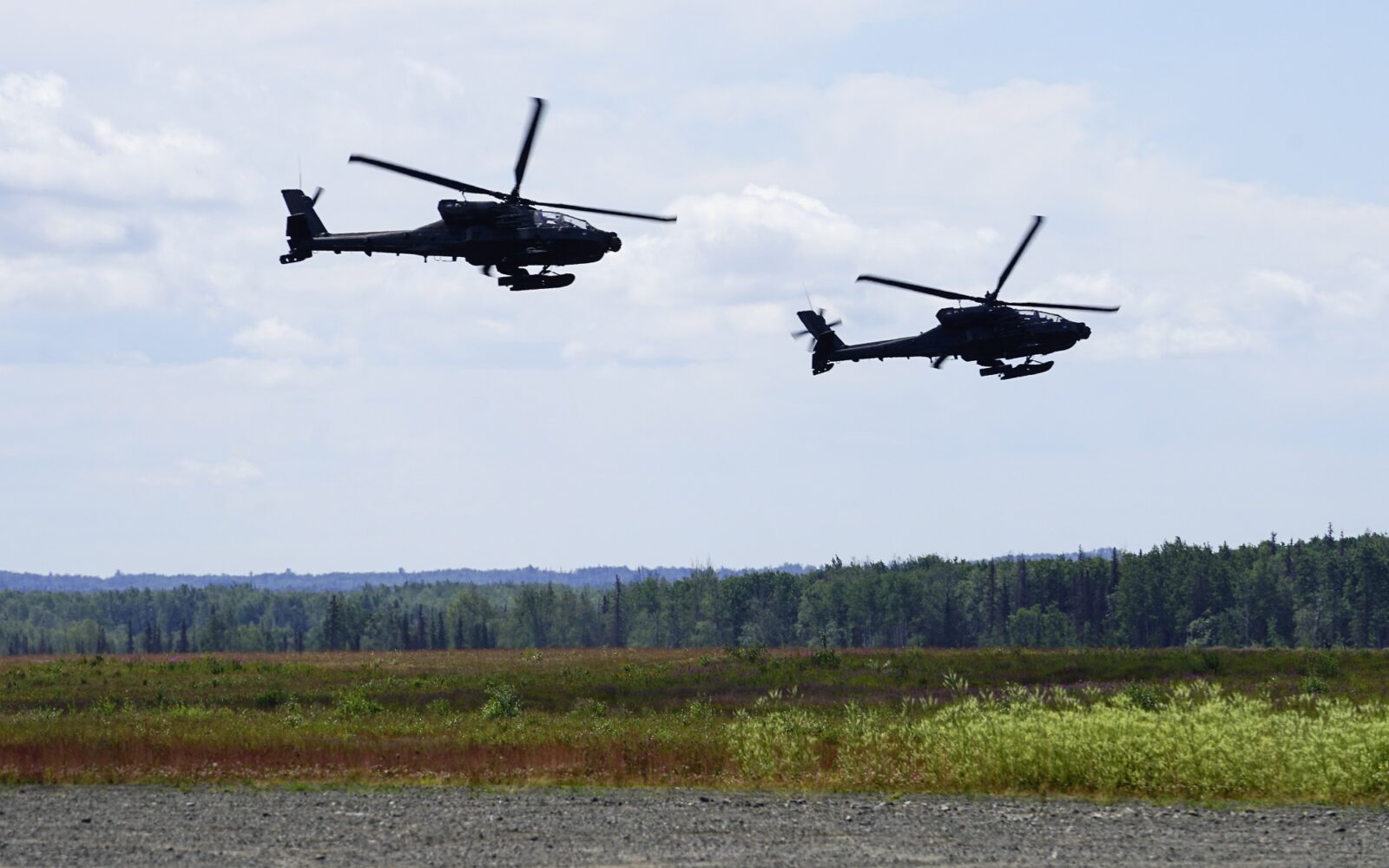 UK shortlists bidders for Apache loyal wingman program - AeroTime