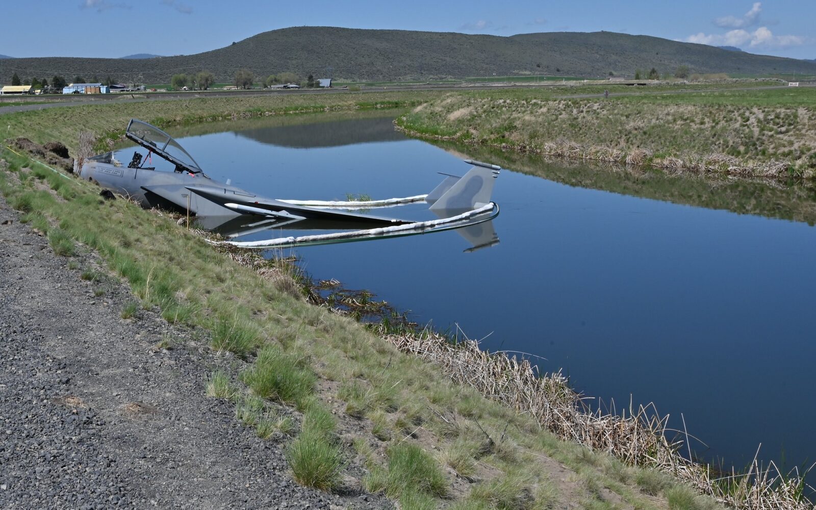 US Air Force F-15D makes ‘mishap landing’ in Oregon canal - AeroTime