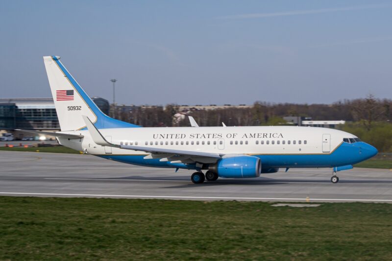 US Secretary of State Boeing 737 suffers technical fault