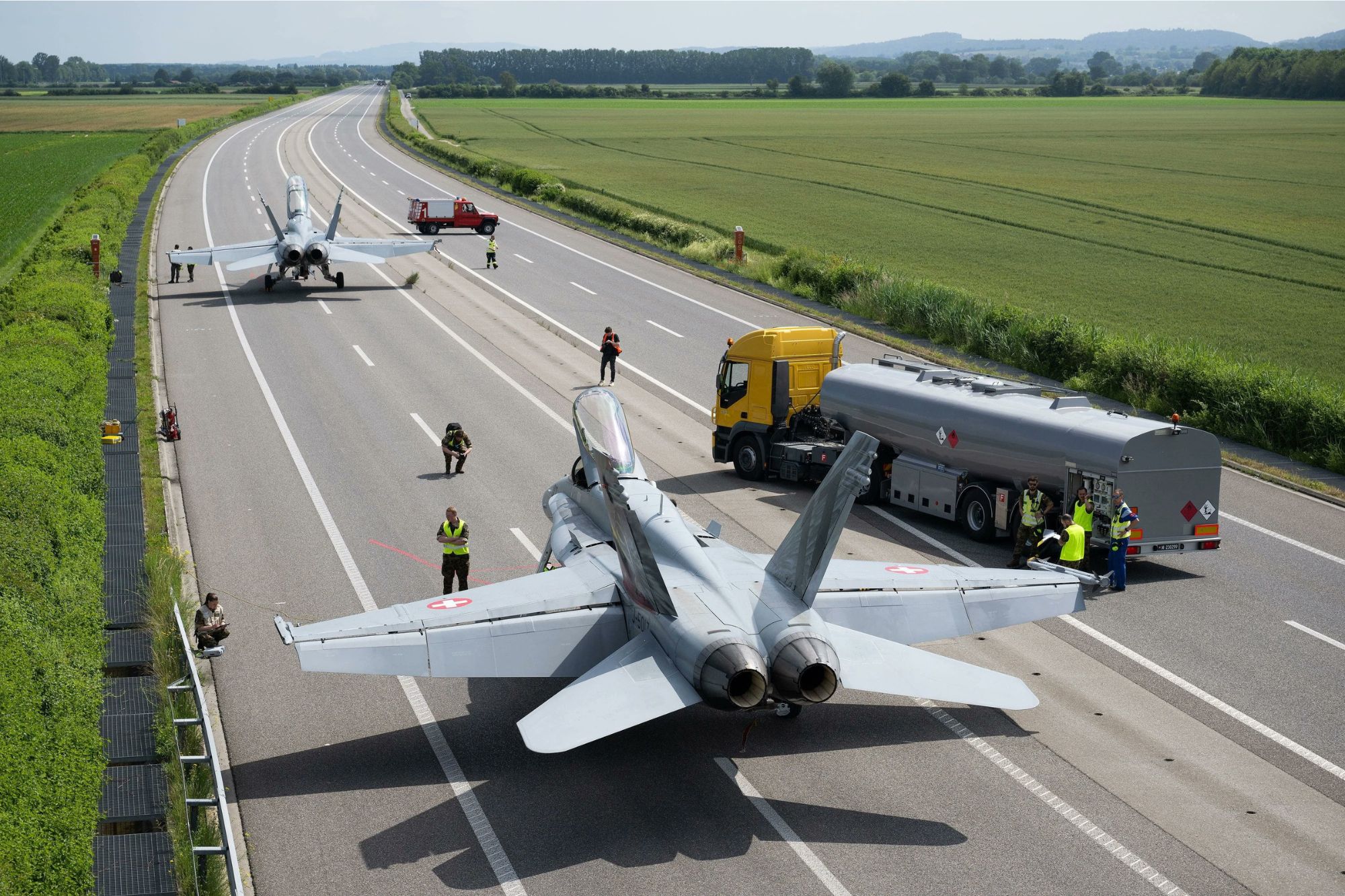 Swiss Air Force conducts motorway landing with F/A-18 jets - AeroTime
