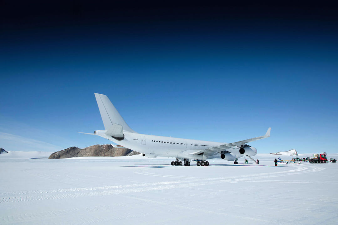 An Airbus A340 aircraft lands on ice runway in Antarctica for first ...