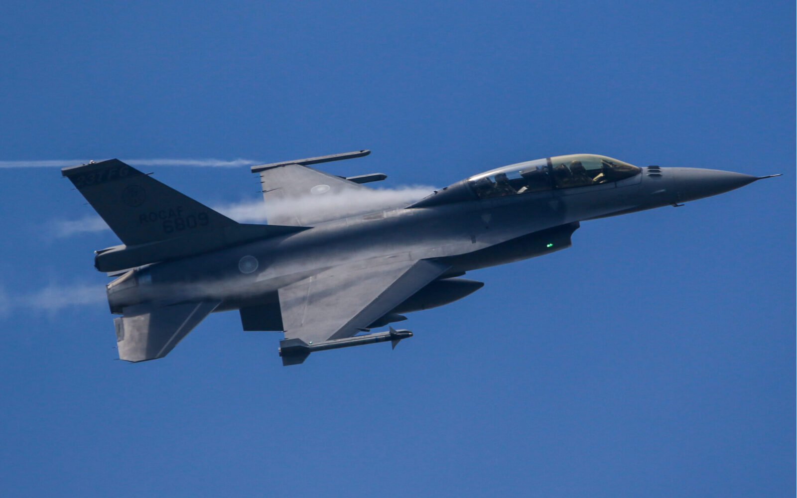 Taiwan detects 27 Chinese military aircraft around island