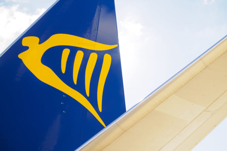 a_ryanair_boeing_737_tail_with_ryanair_logo.jpg - AeroTime