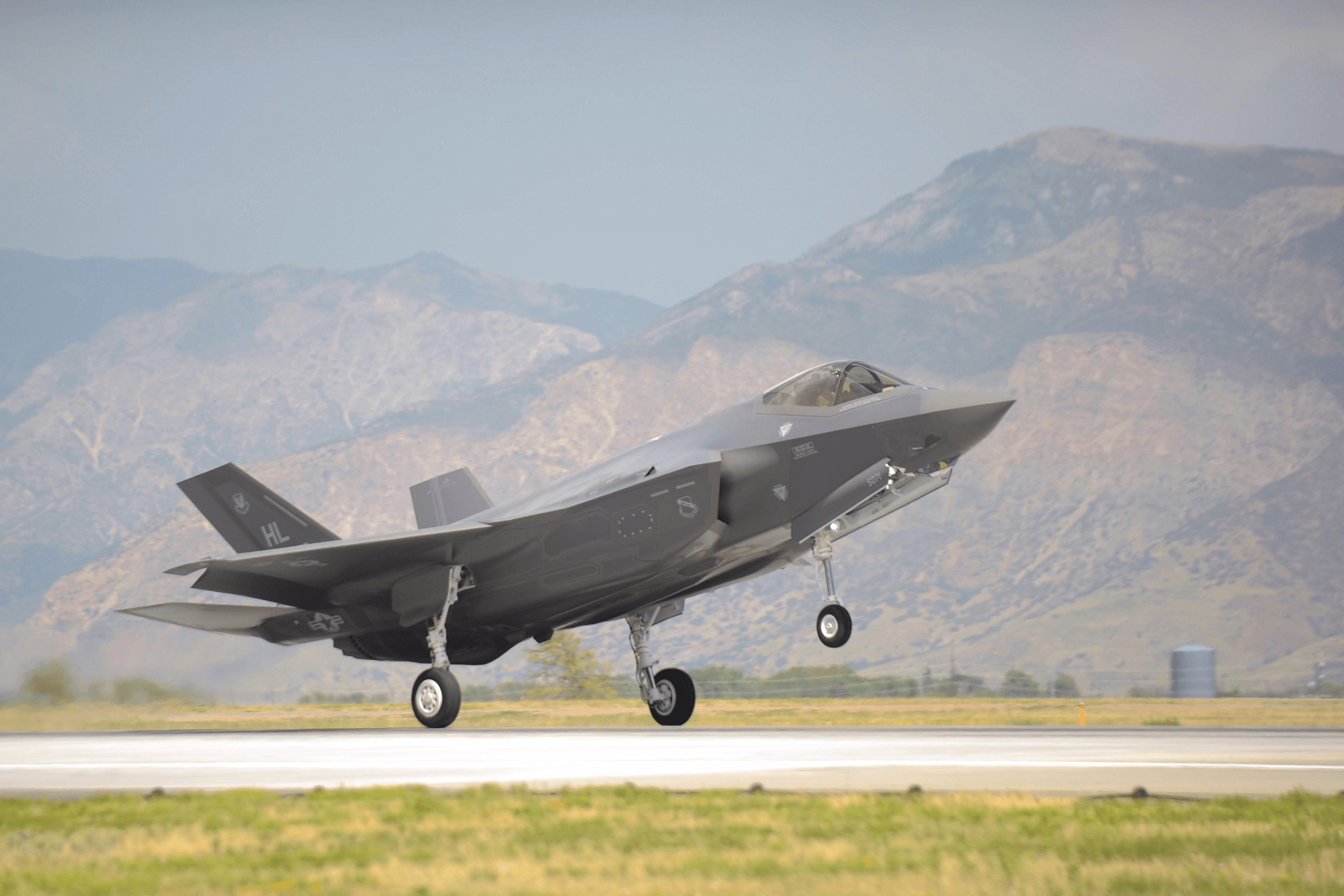 USAF F-35 fighter crashes near Utah air base runway - AeroTime