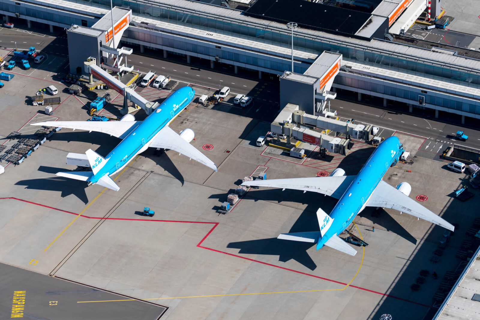 KLM to roll out cost-cutting reorganization program
