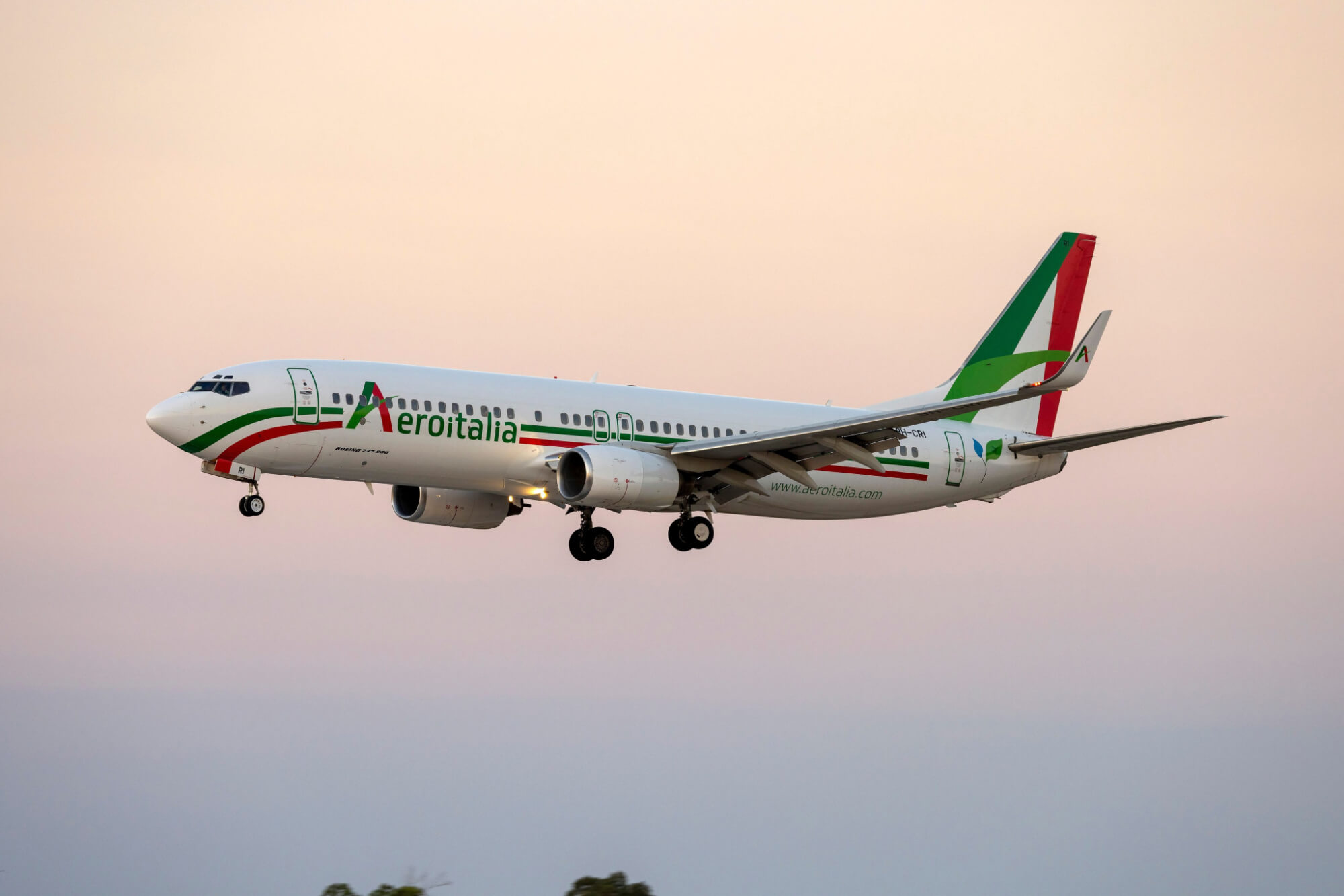 New Italian carrier Aeroitalia adds three Boeing 737s to fleet from ...