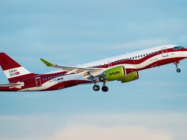 FAA tackles accidental Boeing 737 emergency slide deployment - AeroTime