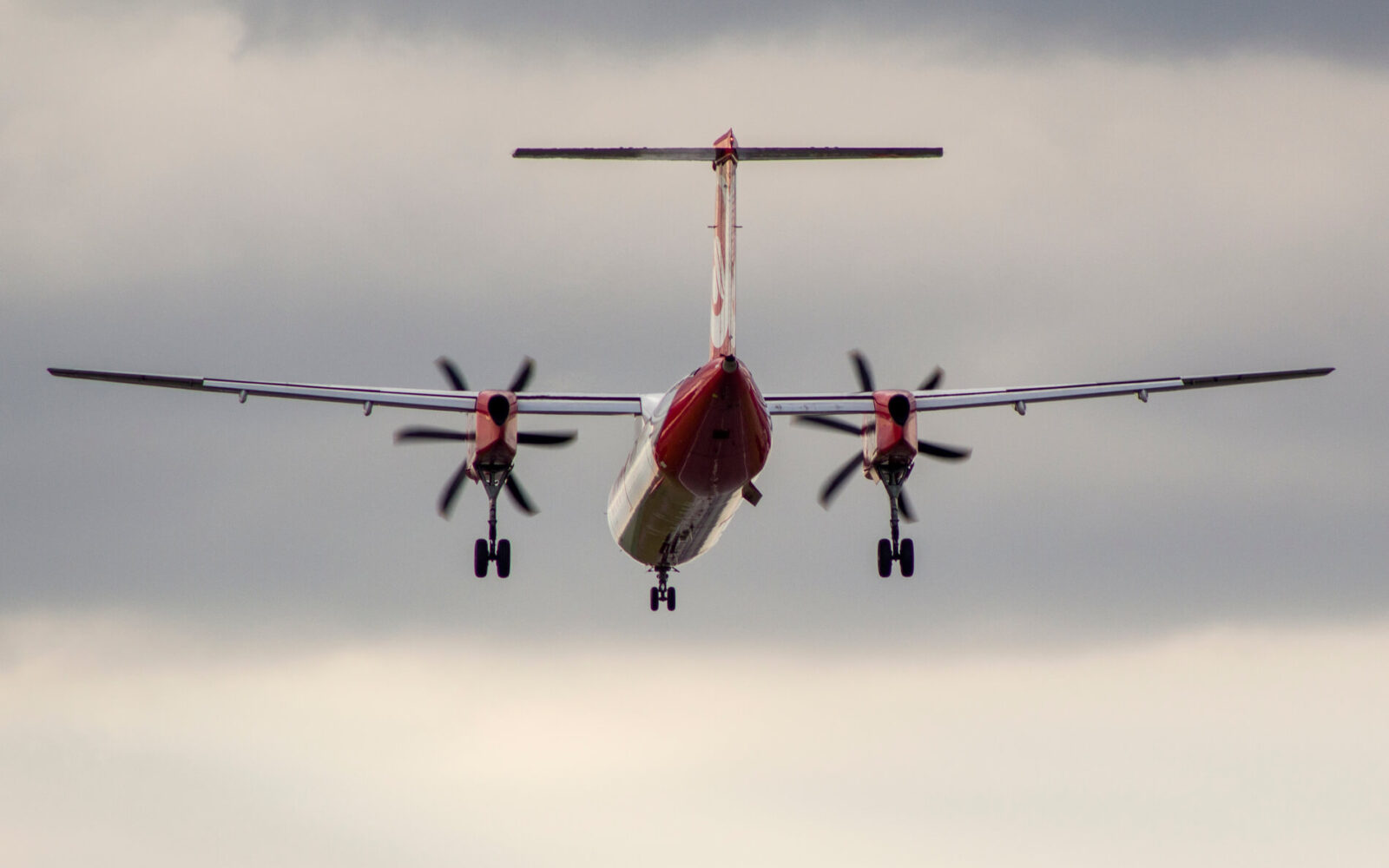 De Havilland set to pause Dash 8 Q400 production, future uncertain ...