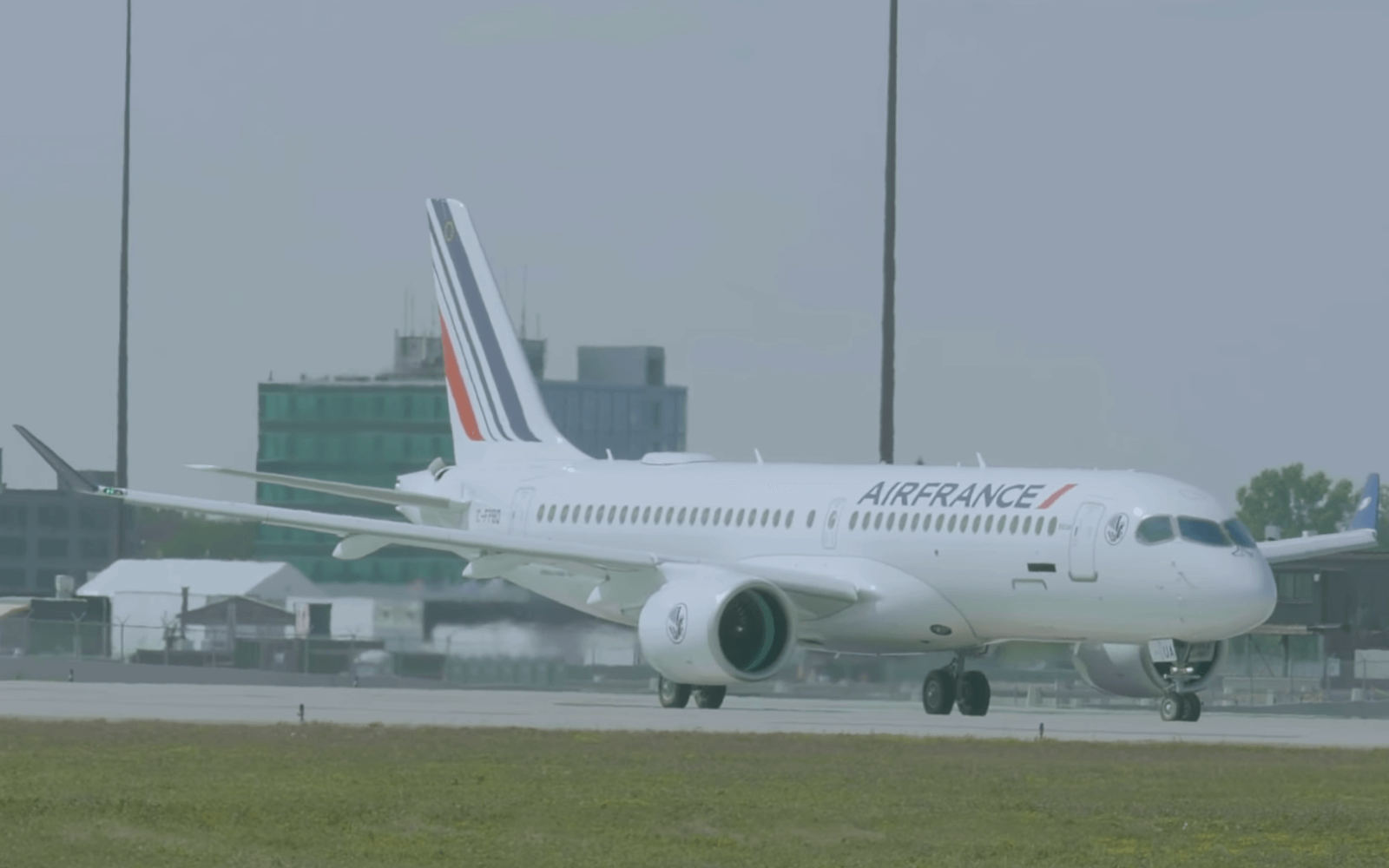 Air France’s first Airbus A220 completes maiden flight - AeroTime