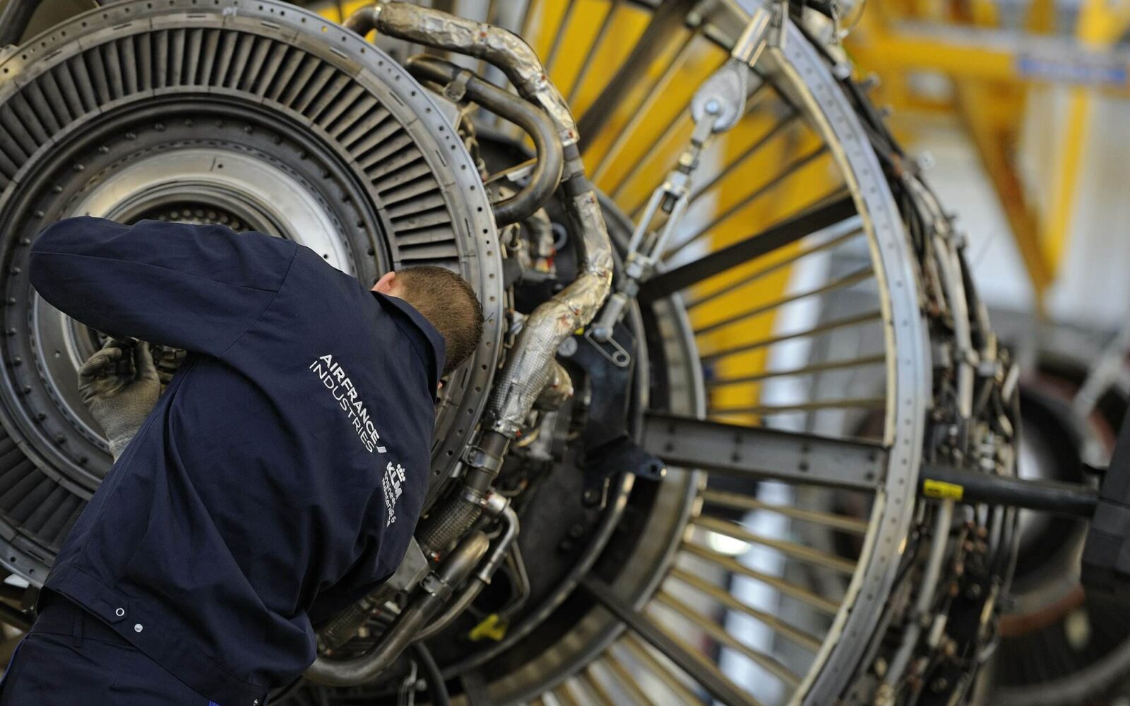 Apollo fund considers €500 million investment in Air France-KLM spare ...