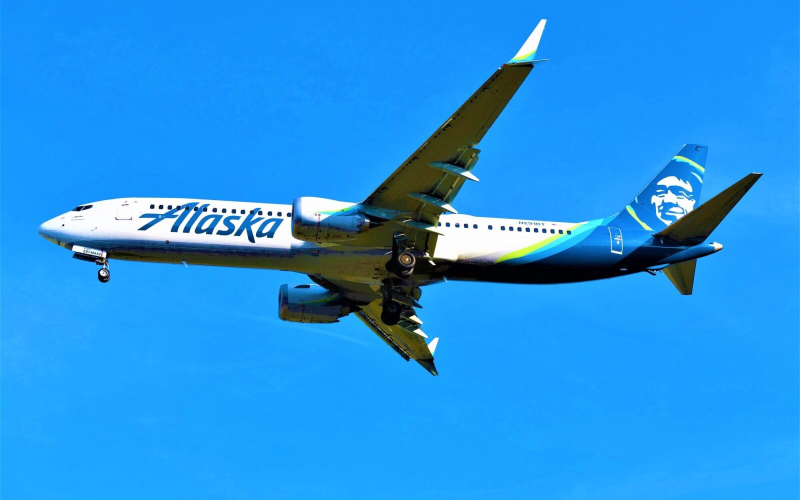 Alaska Airlines places largest Boeing order in its history with new 737 ...