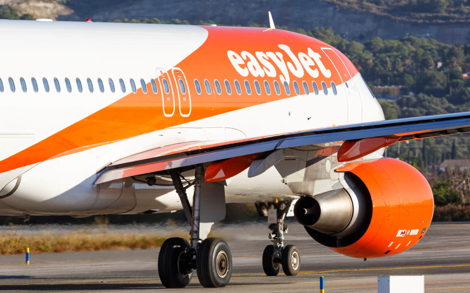 Travel disruption costs easyJet $136M in first part of summer 2022 ...