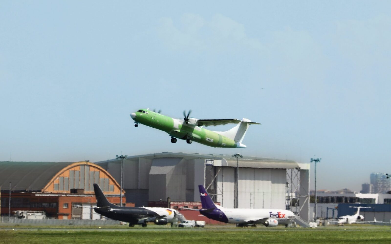 ATR 72-600F performs maiden flight, set to be delivered to FedEx - AeroTime