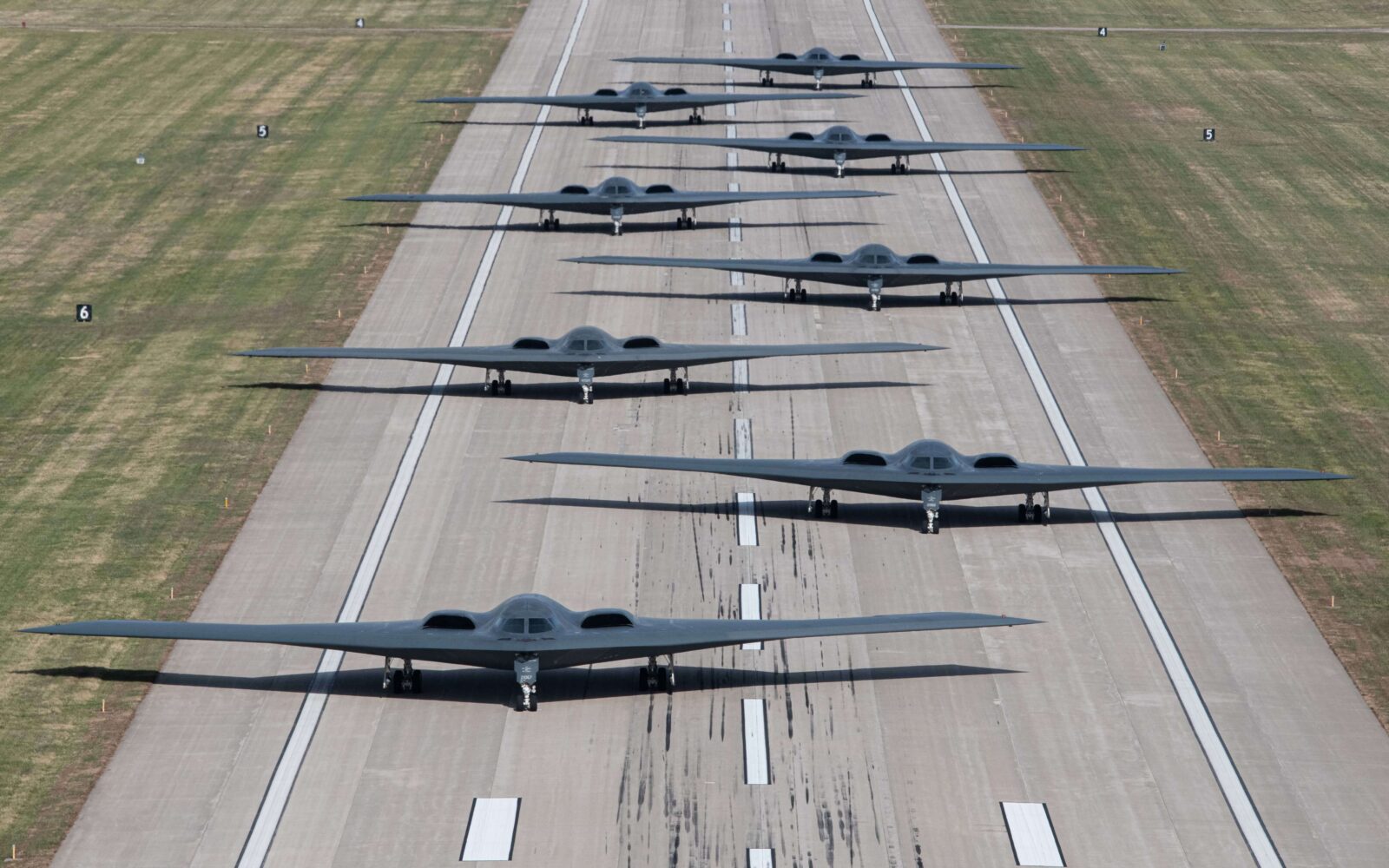 In pictures: B-2 Spirit strategic bombers conduct elephant walk - AeroTime