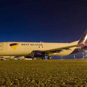 US Navy aircraft overshoots Hawaii runway, crashes into bay - AeroTime