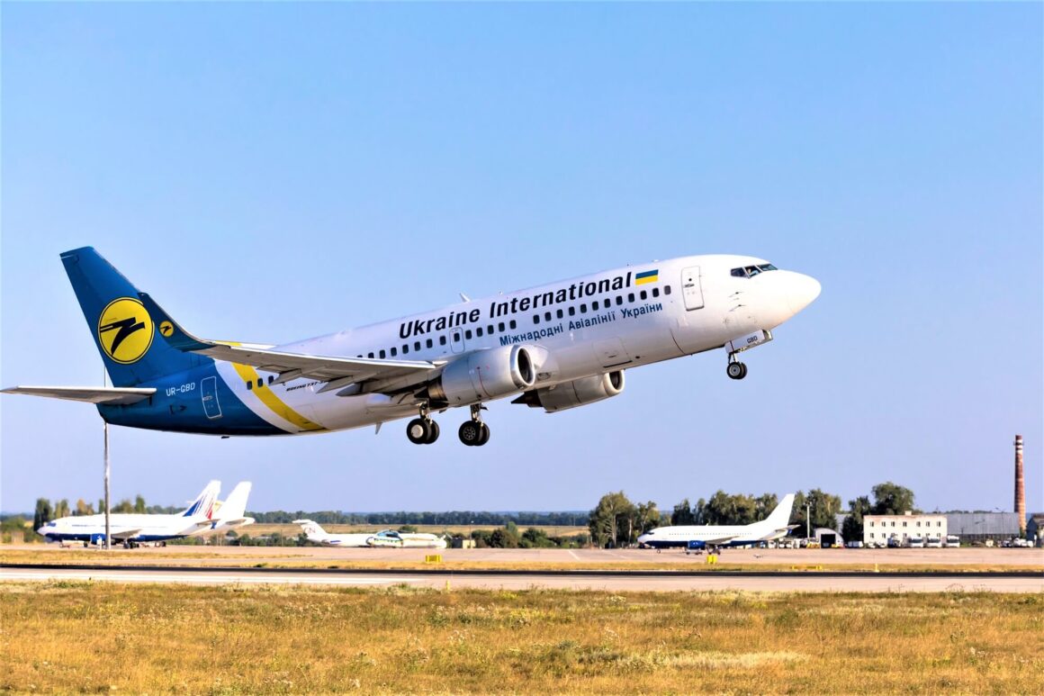 boeing_737_of_ukraine_international_airlines.jpg - AeroTime