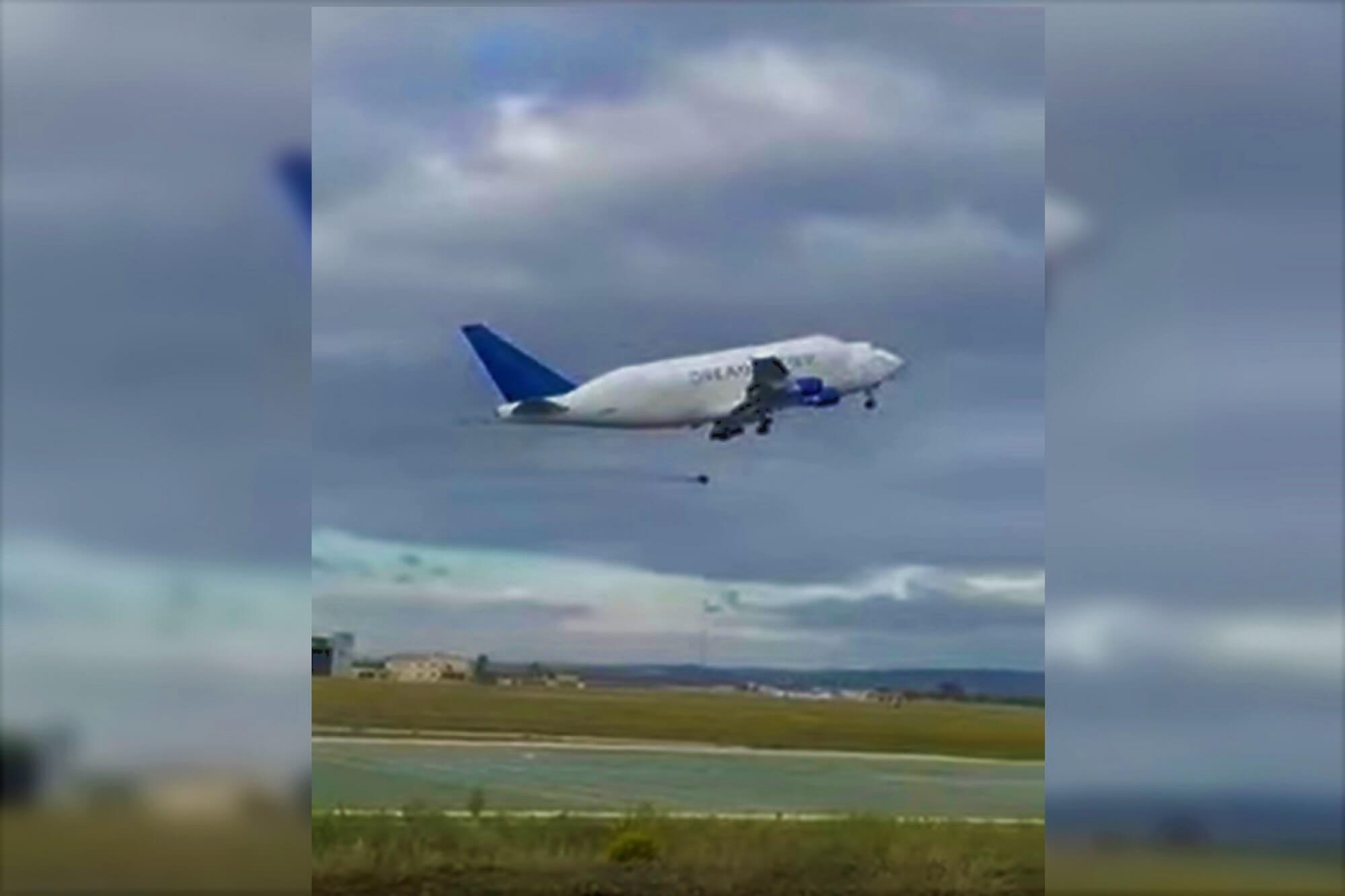 Footage captures moment Boeing 747 Dreamlifter loses a wheel after take ...