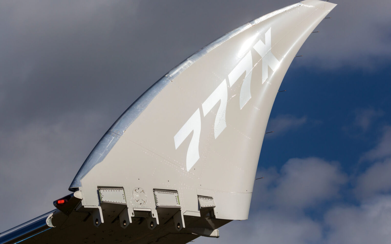 Boeing 777X arrives in the UAE for Dubai Airshow 2021 - AeroTime