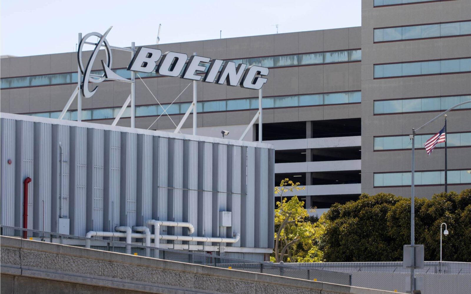 Senators press Boeing to end defense workers strike as walkout drags on ...