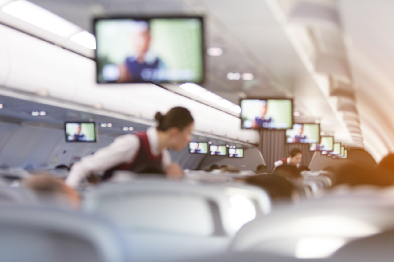 Cabin crew, passenger engage in a shouting match over meal - AeroTime