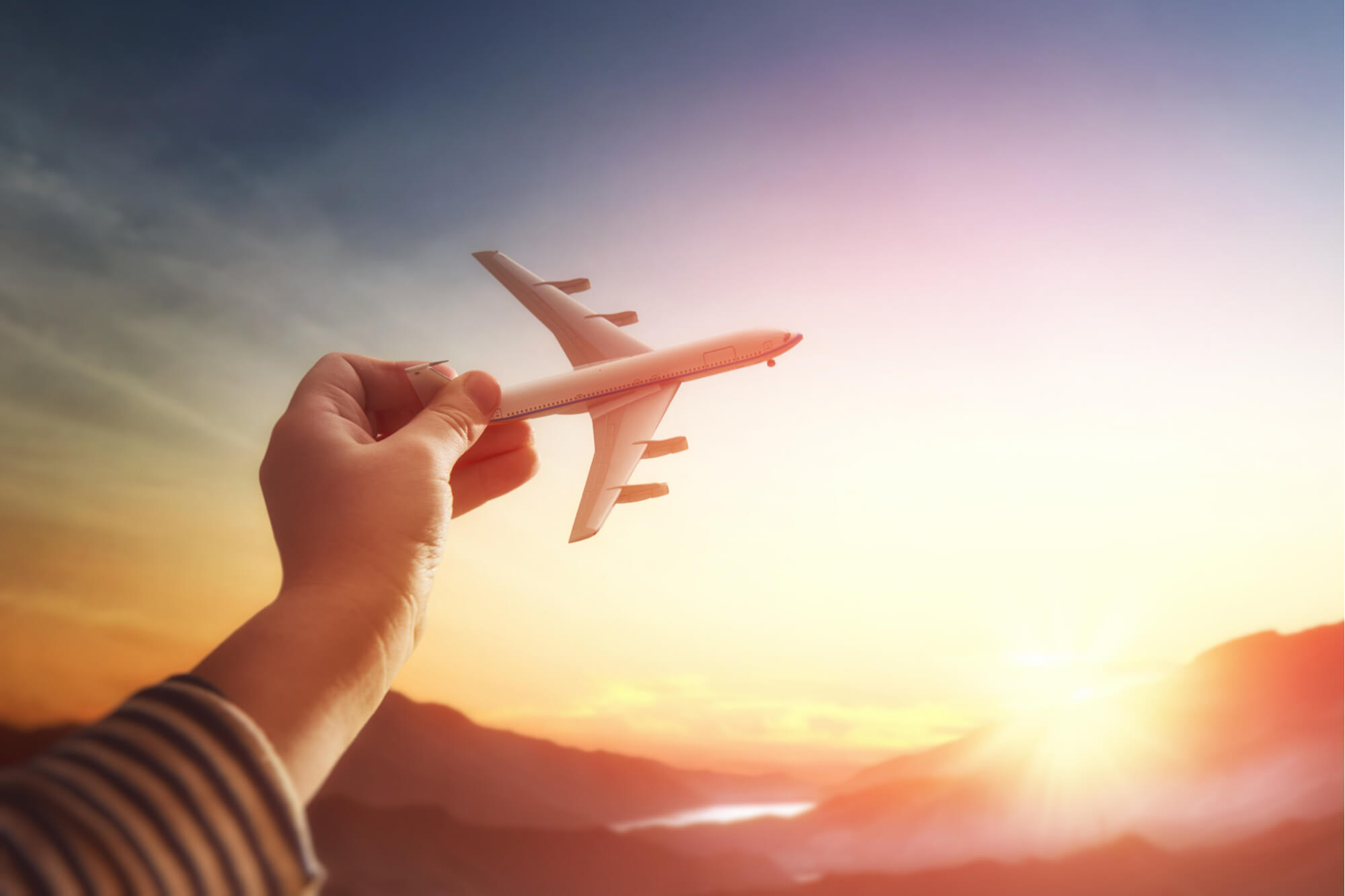 How do you become an airline pilot? Options, costs & other factors to ...