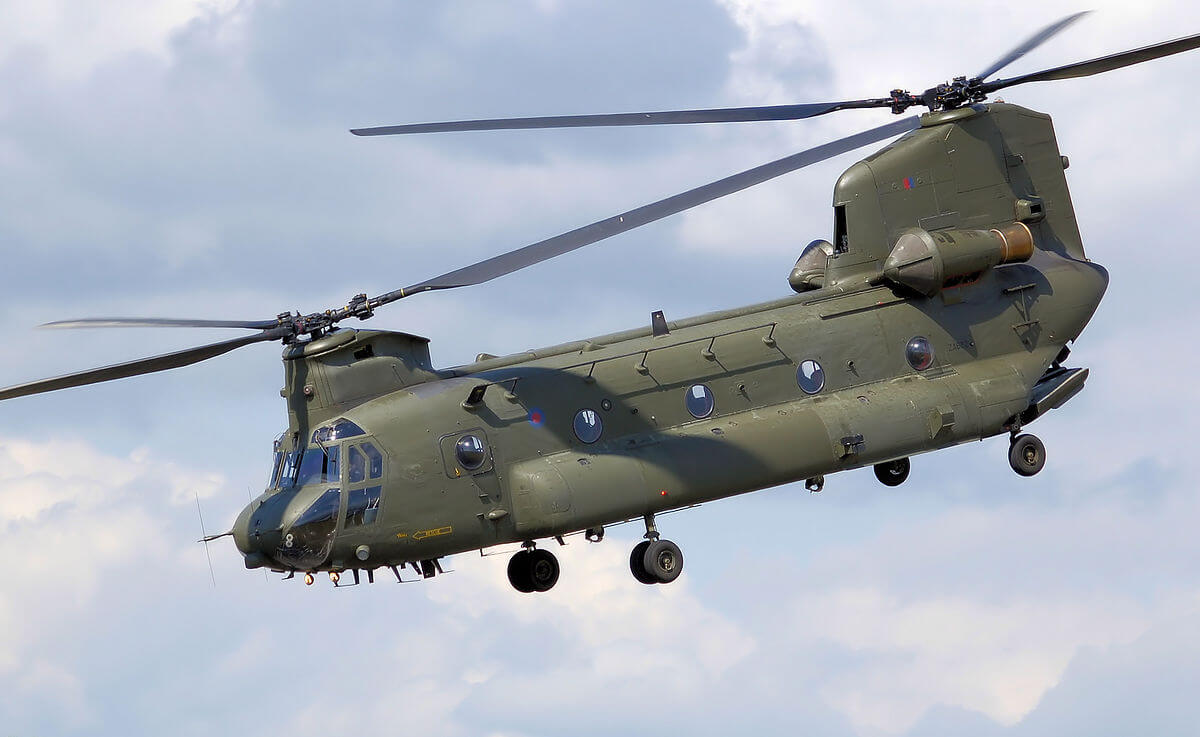 RAF deploys Chinook helicopter to prevent dam from collapsing - AeroTime