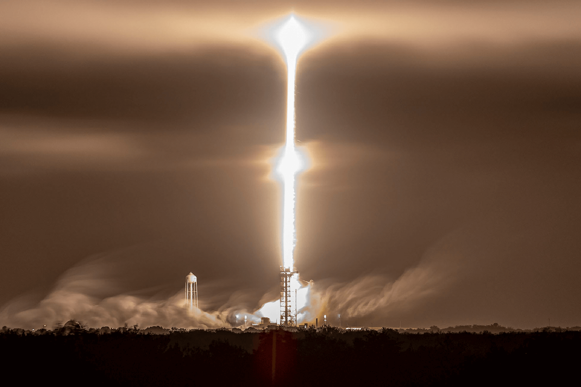 SpaceX final launch of 2021 delivers Christmas gifts to the ISS - AeroTime