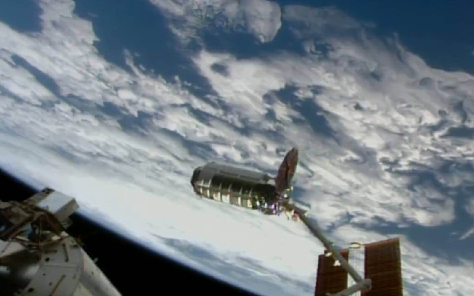 Cygnus spacecraft reaches ISS despite issue with solar array - AeroTime