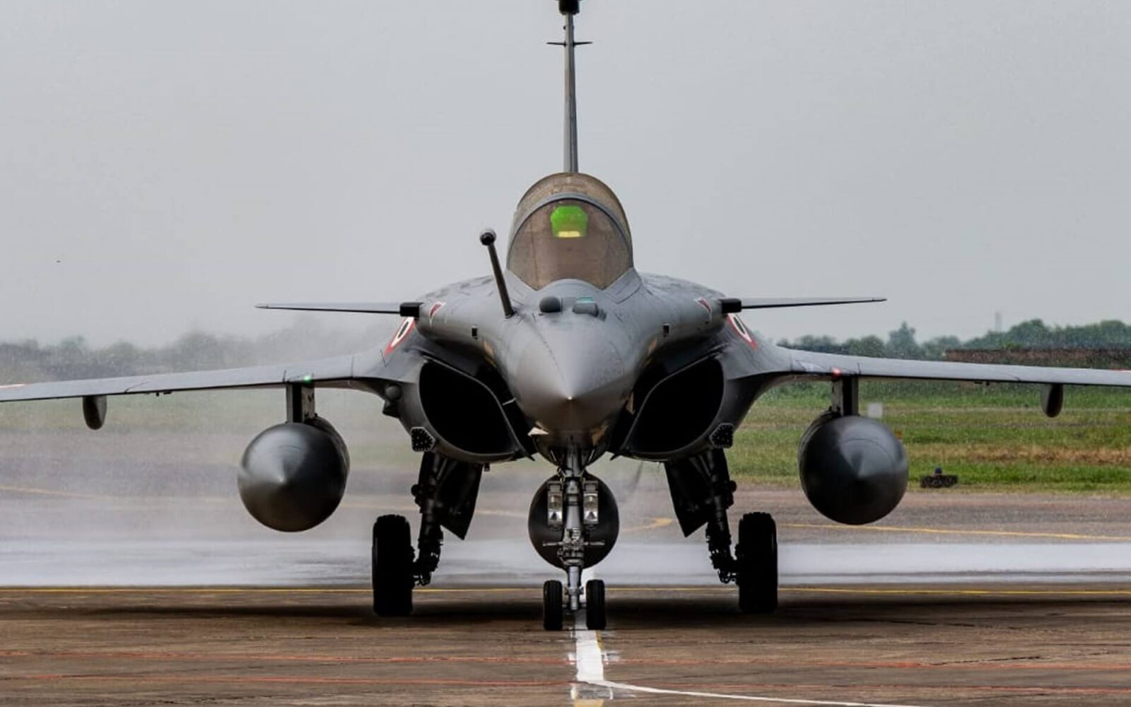 Serbia President to discuss Rafale fighter order with France