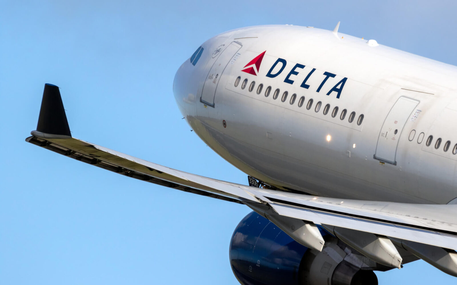 Delta Air Lines committed to block middle seat through April - AeroTime