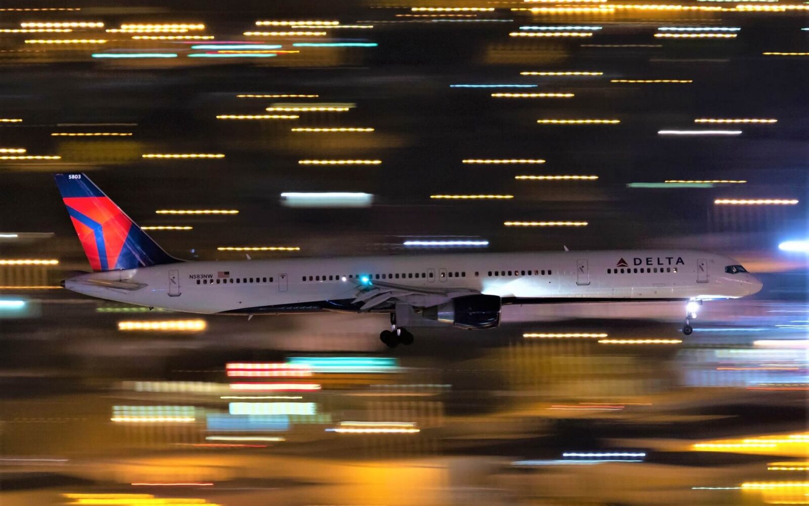 Close call at Orlando after Delta 757 passes underneath a Cessna: ABC ...