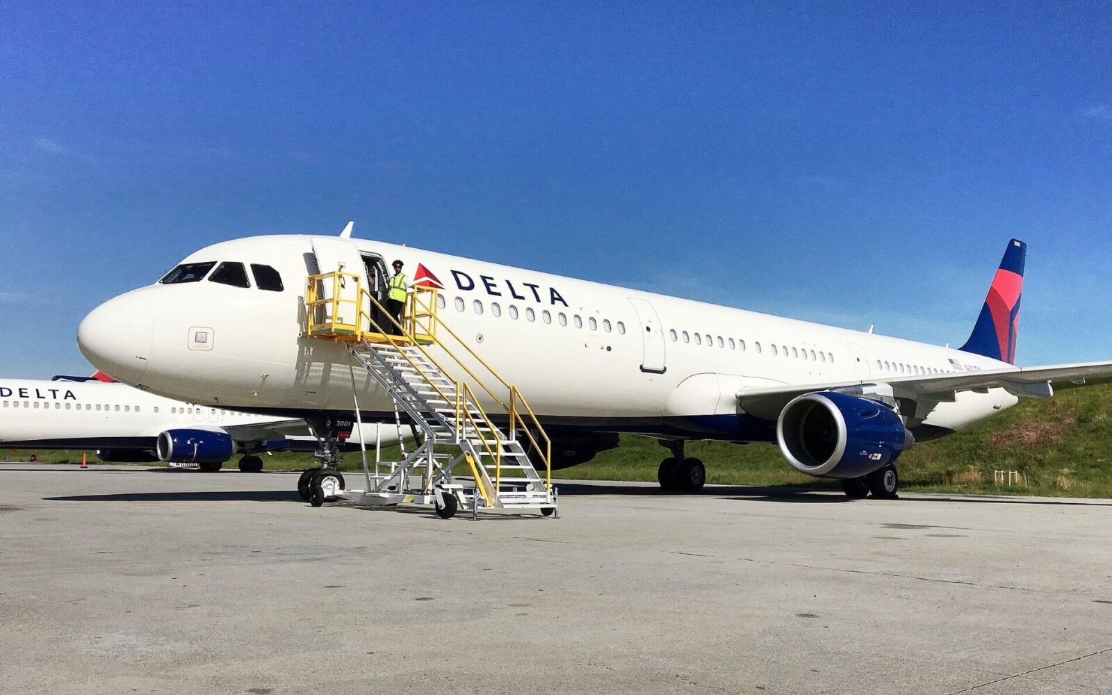 End of an era: Delta begins flights with last-ever Airbus A320ceo ...