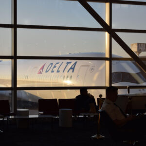 Delta offers pilots a 34% pay rise in new three-year labor deal: report ...
