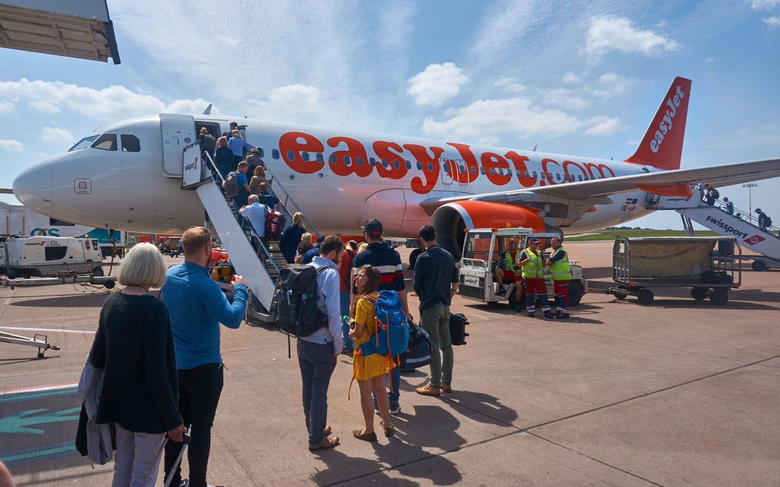 easyJet uses hydrogen to power baggage tractors in UK trial
