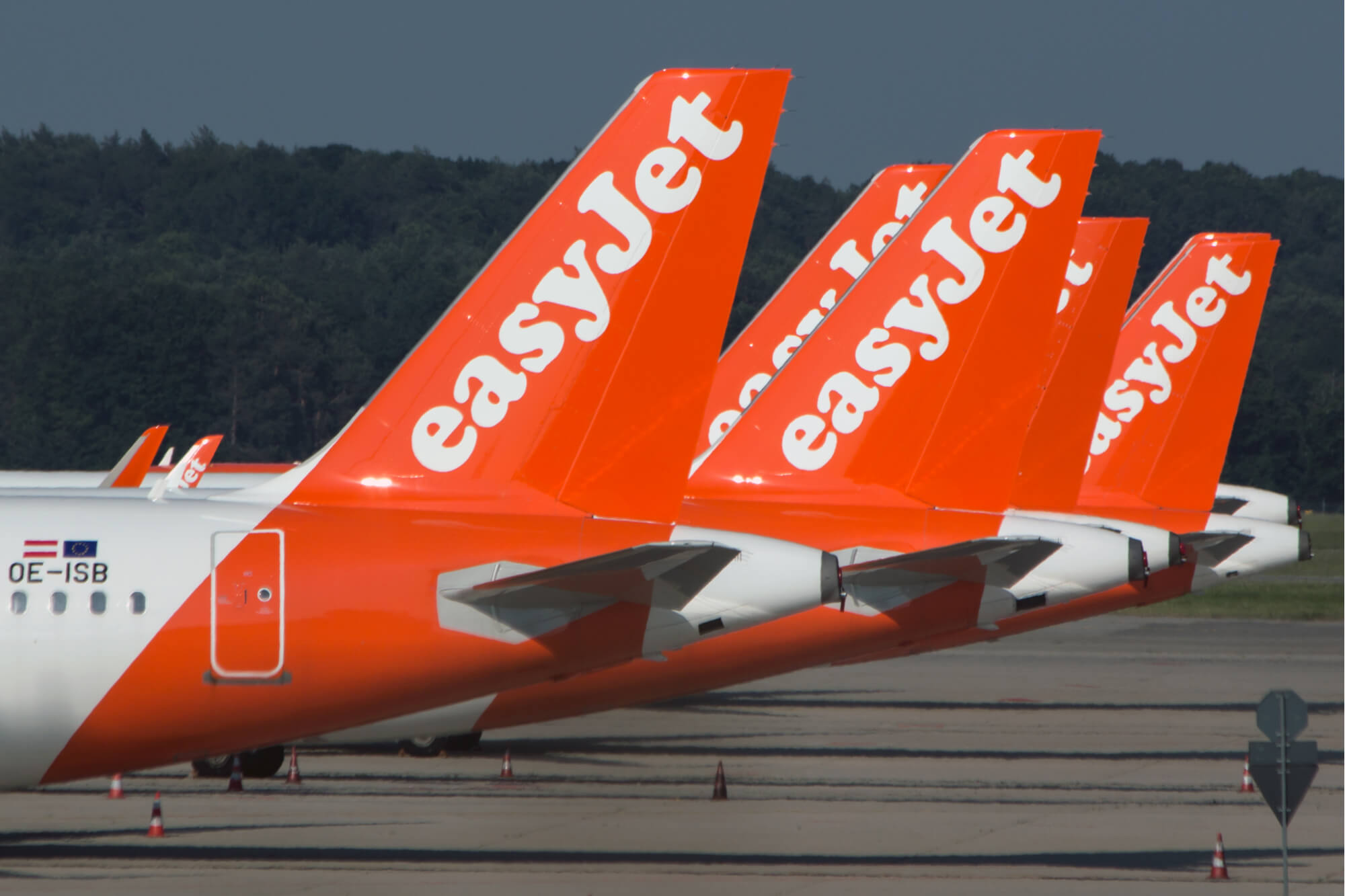 easyJet eyes summer 2022 growth even as Omicron variant emerges - AeroTime