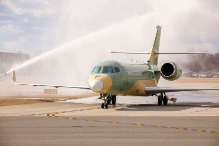First Falcon 6X business jet arrives at Dassault completion center ...