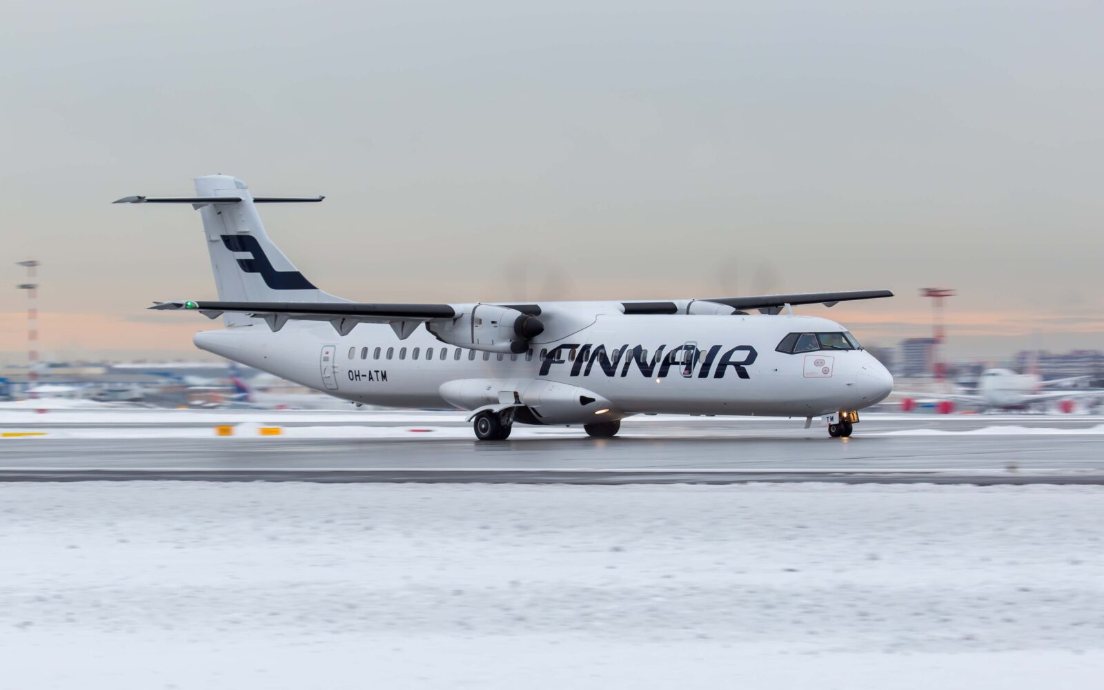 Finnair ATR 72-500 turboprop diverts to Riga due to smoke in cabin ...
