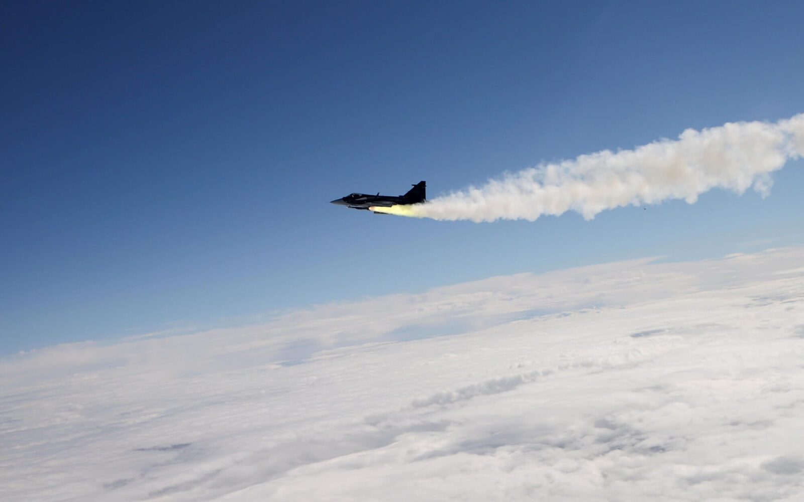 Swedish Gripen E successfully shoots first Meteor air-to-air missile ...