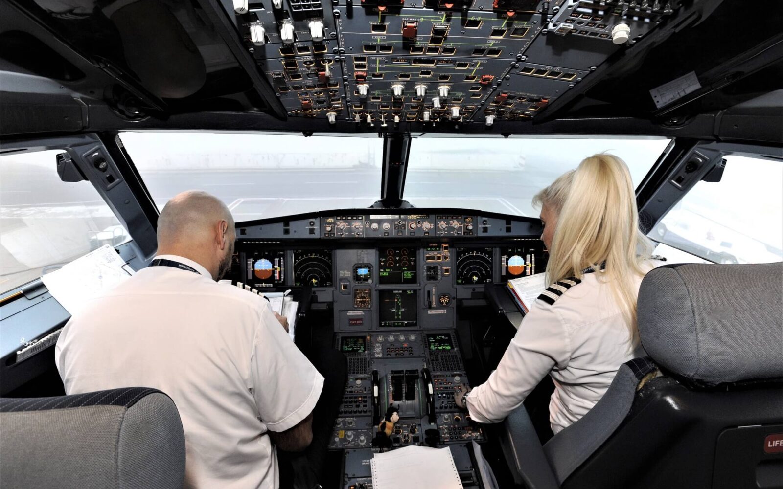 Pilot sues Southwest Airlines after captain exposed himself mid-flight ...