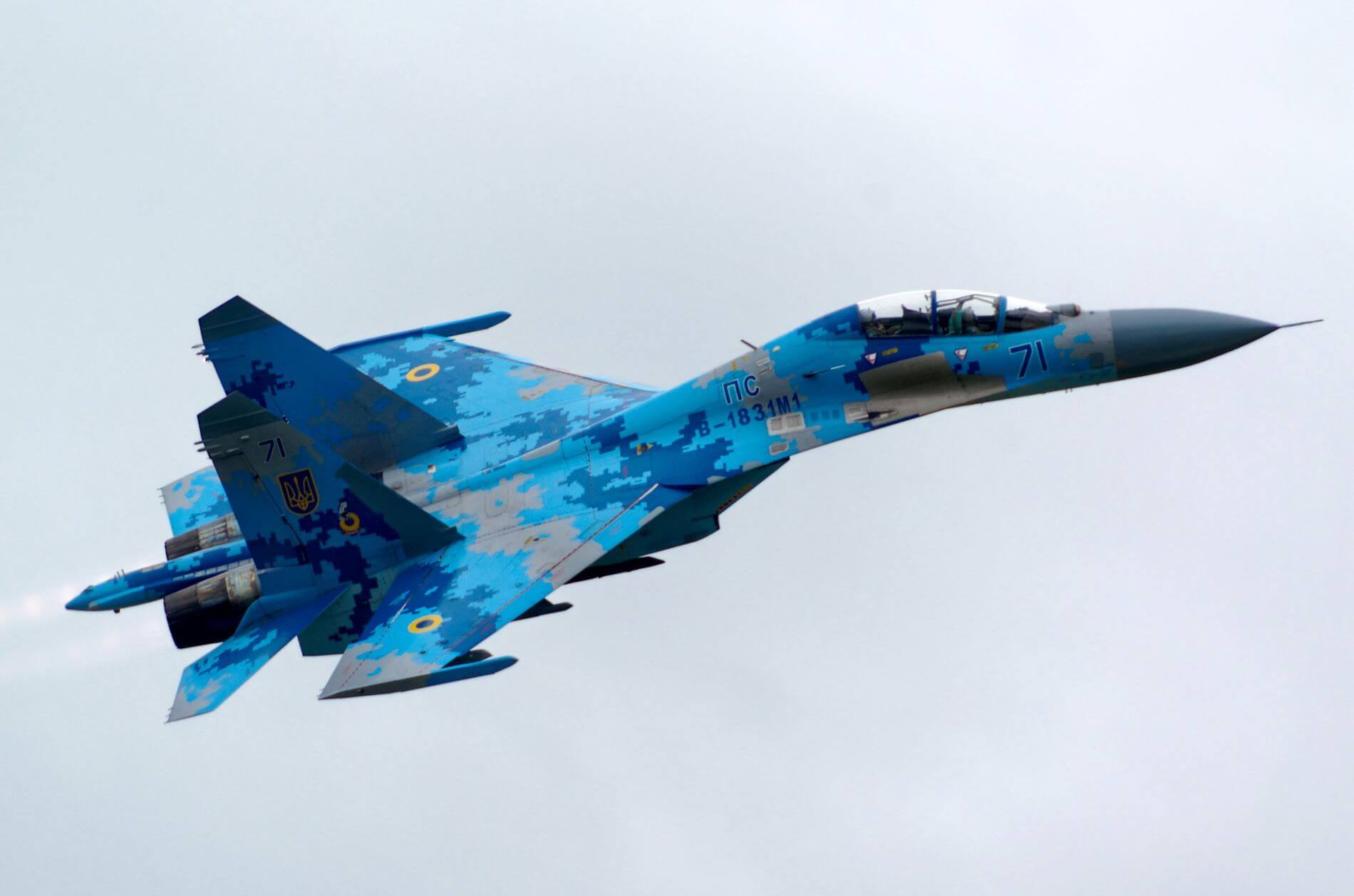 Footage shows Ukrainian fighter jets shooting down Russian missiles ...