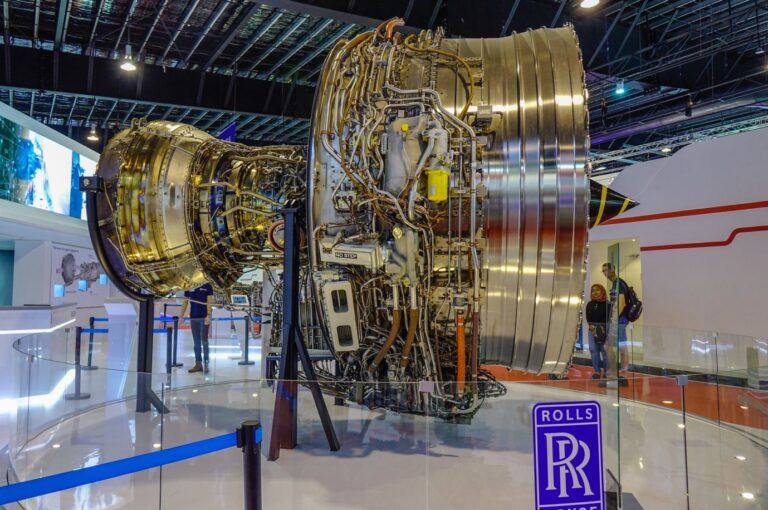 Boeing 777 vs 787: how do the two aircraft compare?